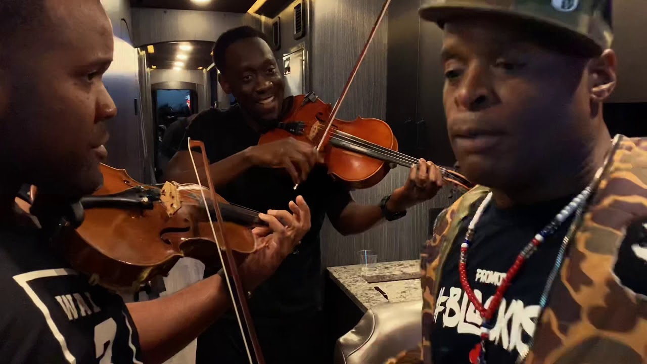 Black Violin x Kenny Muhammad Tour Bus freestyle - YouTube