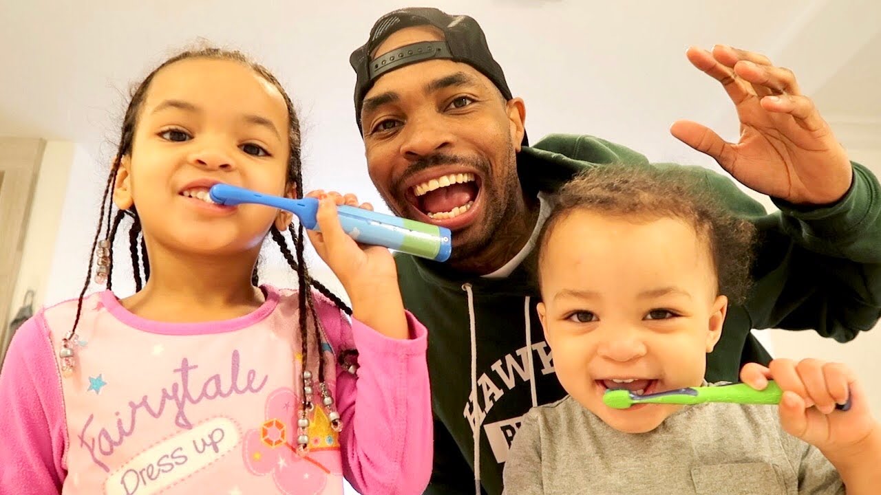 OUR CRAZY MORNING ROUTINE!! - YouTube