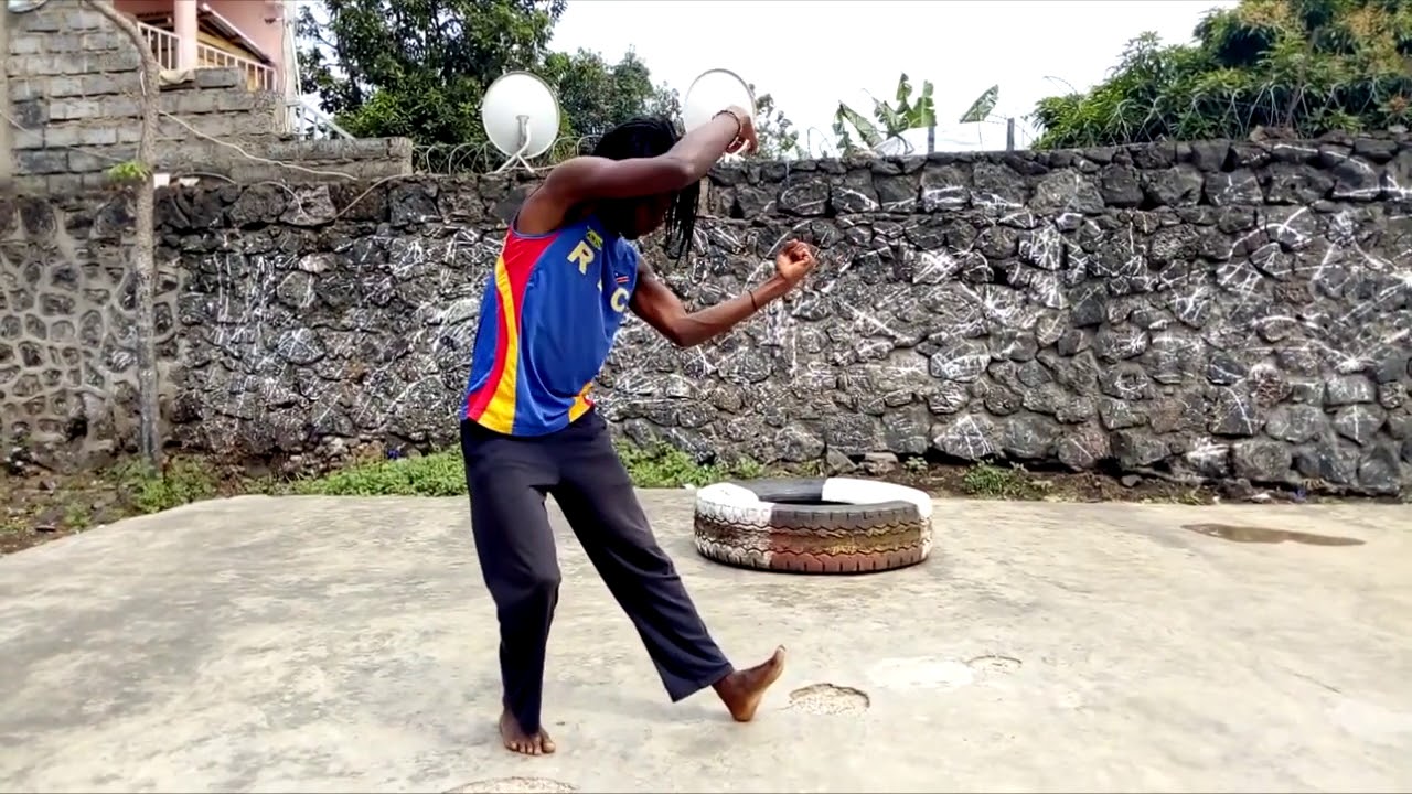 Regardez ce messages d'un artiste danseur,chorégraphe,performeur ...