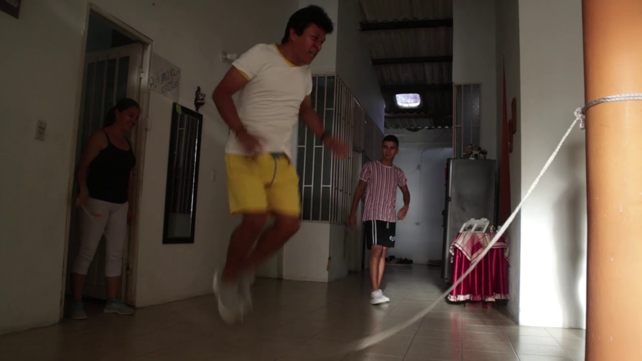 Saltar la soga (JUEGOS EN CASA) 💪 Ejercicios de Educación Física - YouTube