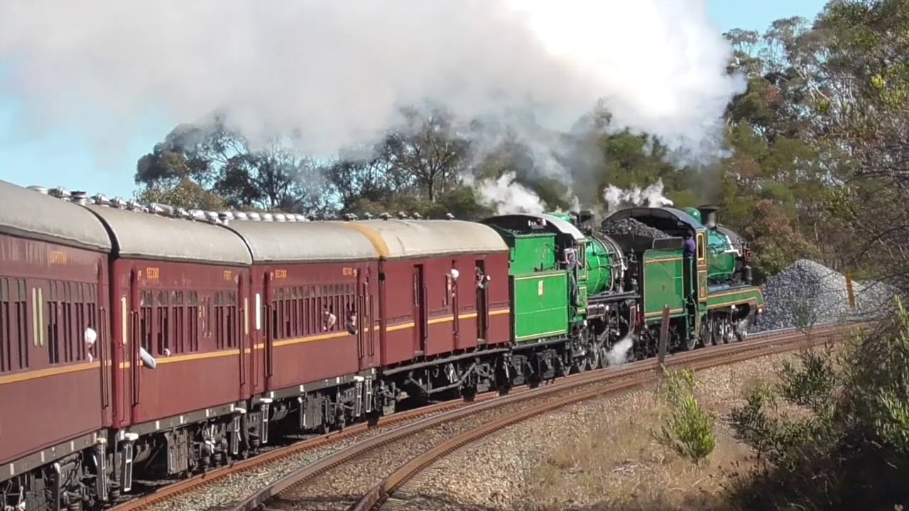Australian Trains: 3642 Farewell Special, Yerrinbool - Mittagong - YouTube