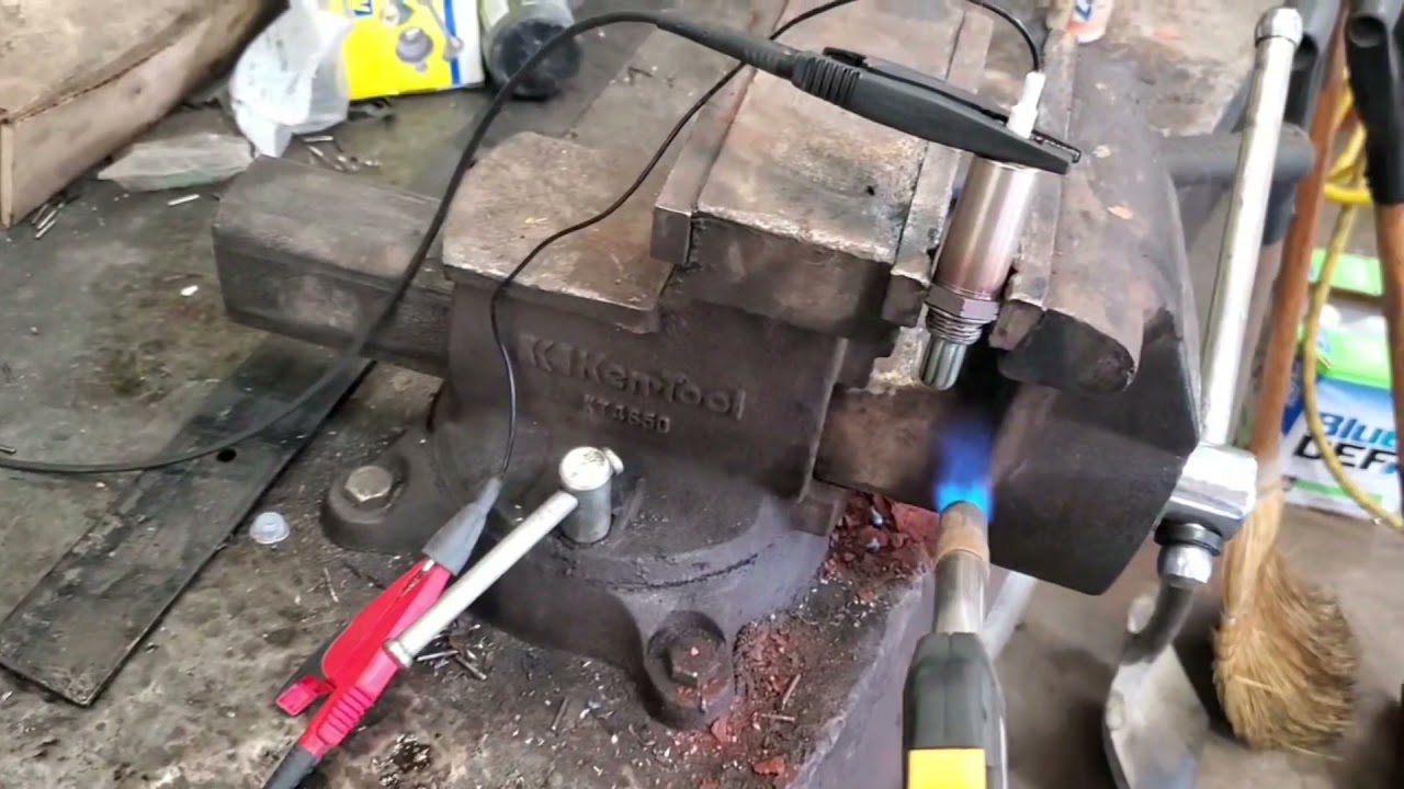 Bench testing single 1-wire oxygen sensor with propane torch - YouTube