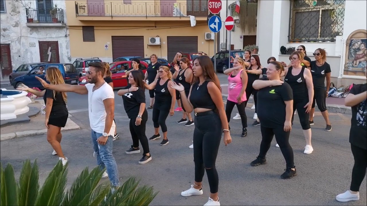 UNIVERSAL DANCE - YouTube