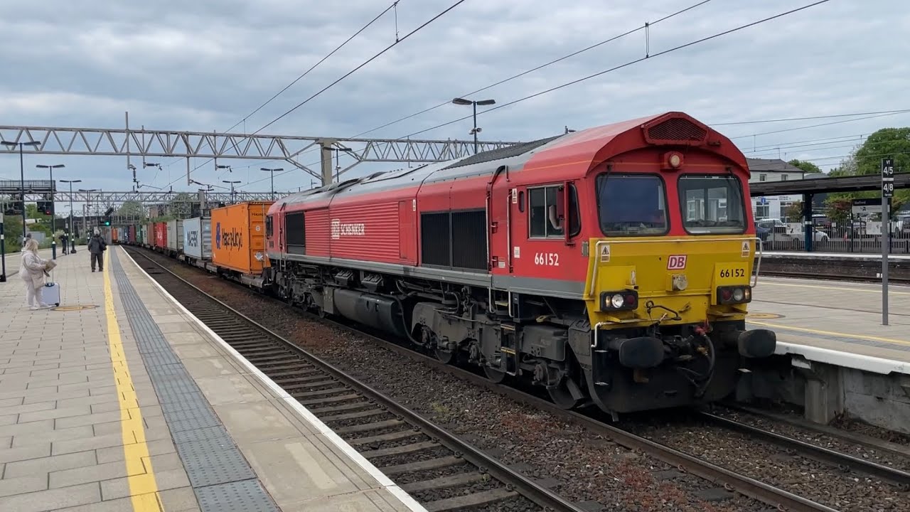 Class 66 66152 4L56 Trafford Park to London Gateway passed Stafford 17 ...