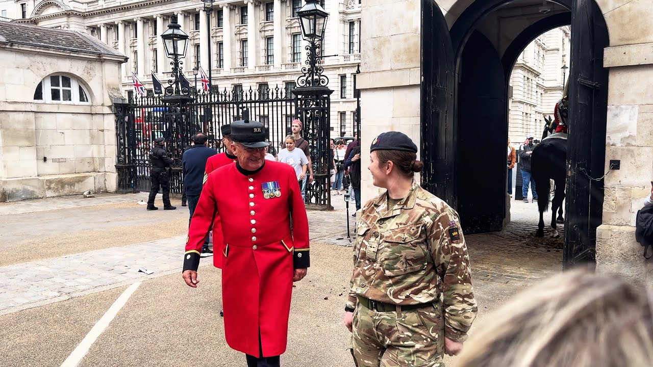 King's Guard Show POWERFUL Respect to Old Guard Veteran - YouTube