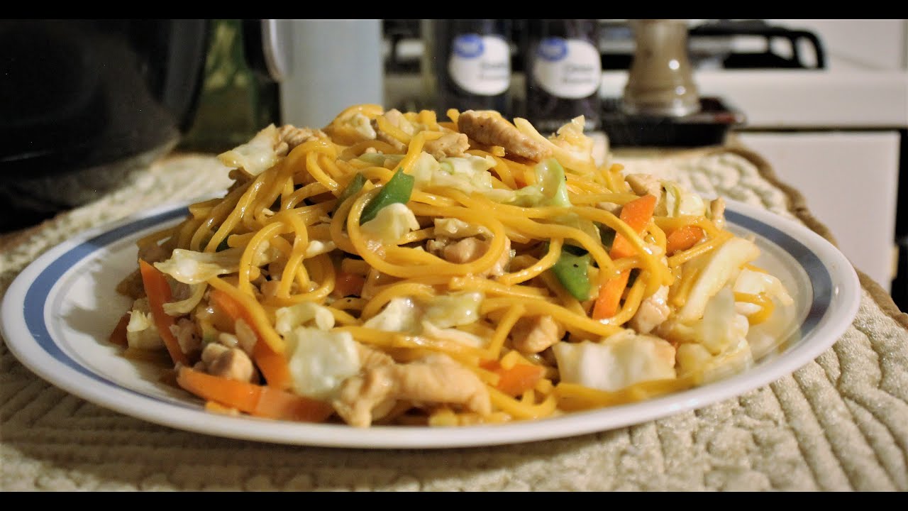 Pancit Canton with Chicken (Filipino food). Its quick and easy with ...