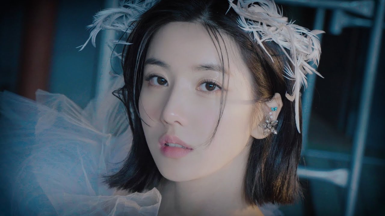 권은비(KWON EUN BI) Palette Film #2 - YouTube
