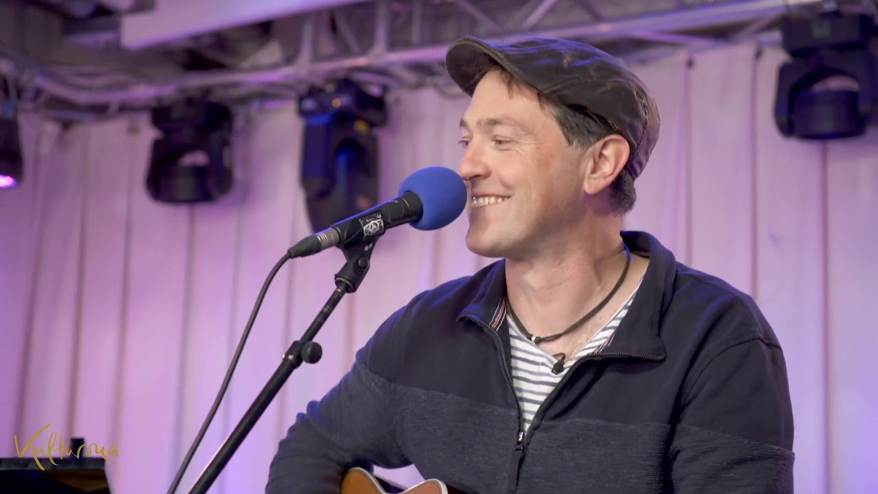 Gerrit Hoss - In Hamburg verliebt (Unplugged bei Kulturona) - YouTube