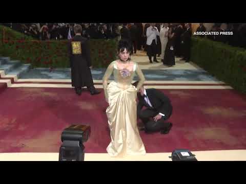 Met Gala 2022 Billie Eilish shows off cleavage in silk corset gown