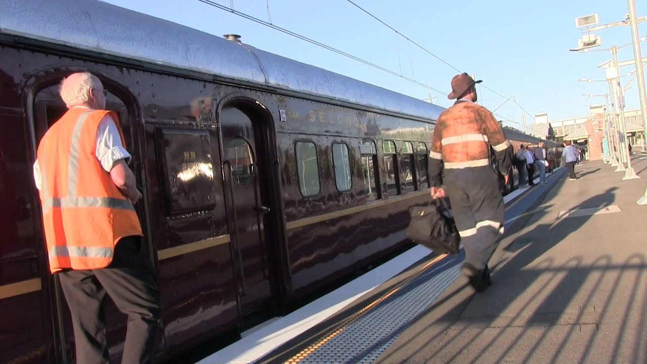 "Southern Highlander" heritage train through Revesby - YouTube