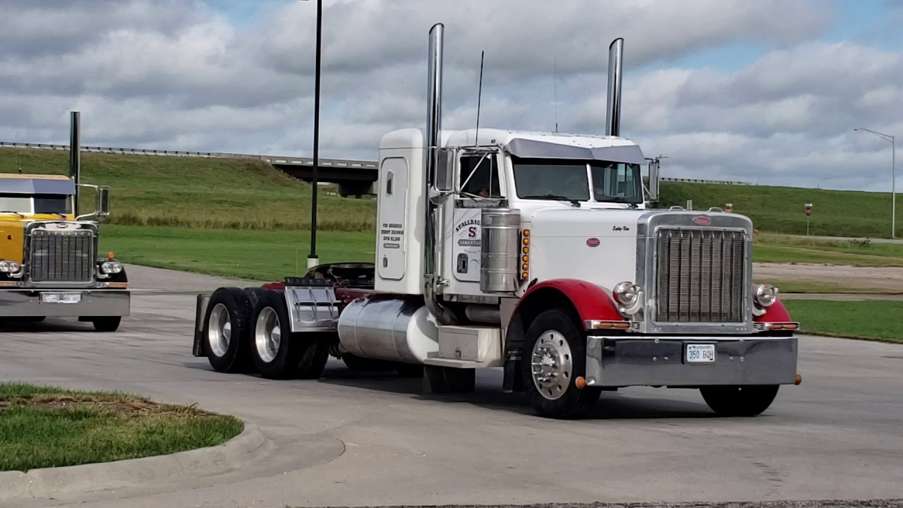 Memorial truck parade today in route to Beattie KS 50th Milofest - YouTube