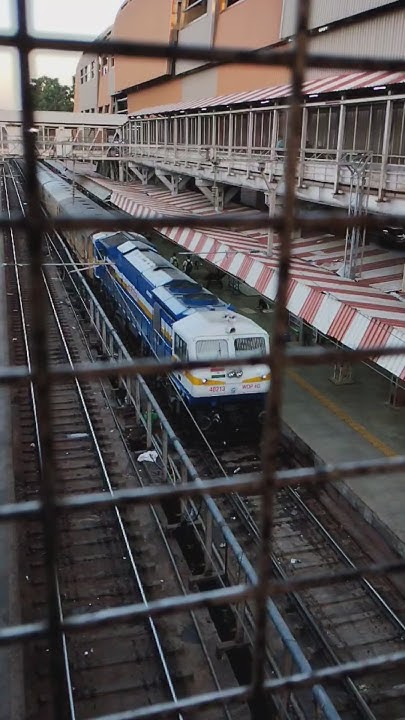 17629 (PUNE- Nanded Exp) |Arrival| with WDP-4D locomotive 🚂 - YouTube