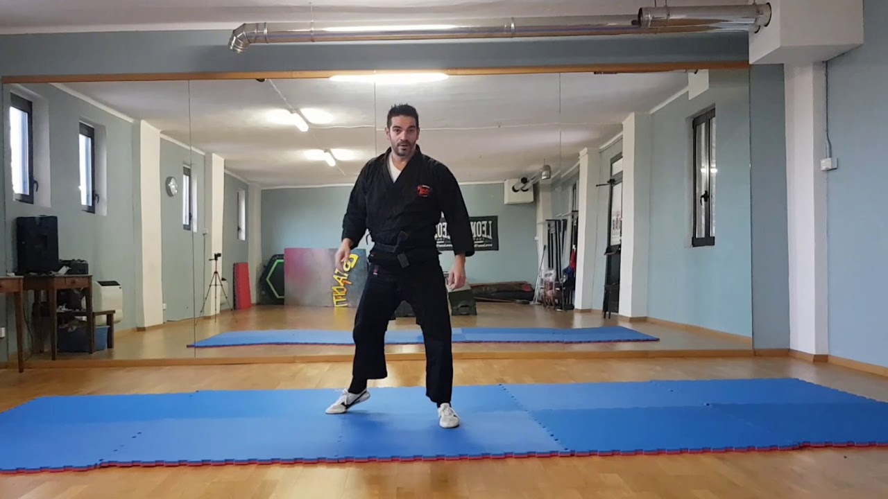 Au capoeira kick tutorial #lateef crowder, learn with me - YouTube