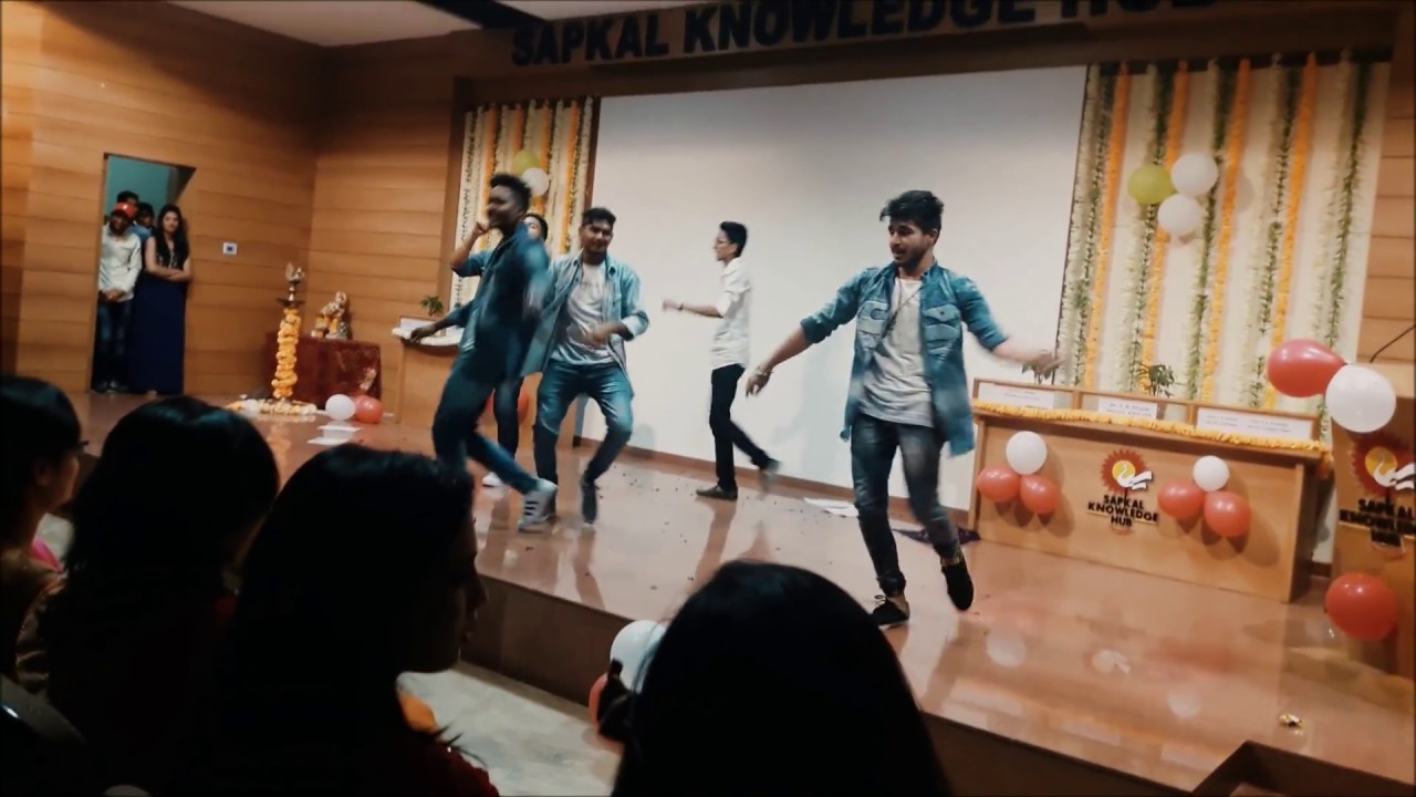 Different Engineering Farewell Dance - YouTube