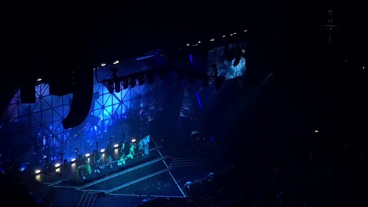 Little Mix - Wasabi (O2 Arena London) 21.11.2019 - YouTube