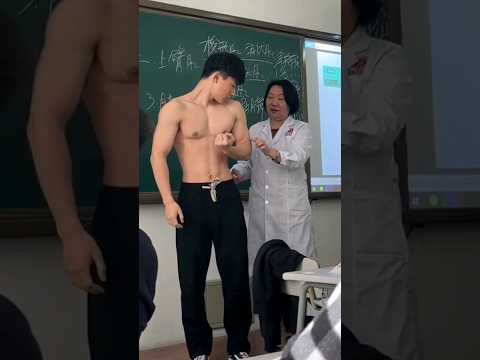 Öğrencisinin Fiziği İle Ders Anlatan Öğretmen! 🥶💪 #fitness #shorts