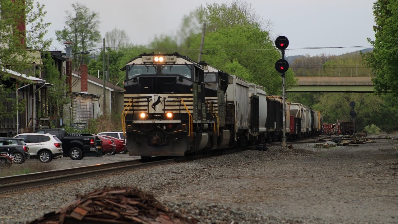 NS 315 passing Waverly, Ny with SD70ACC leading - YouTube