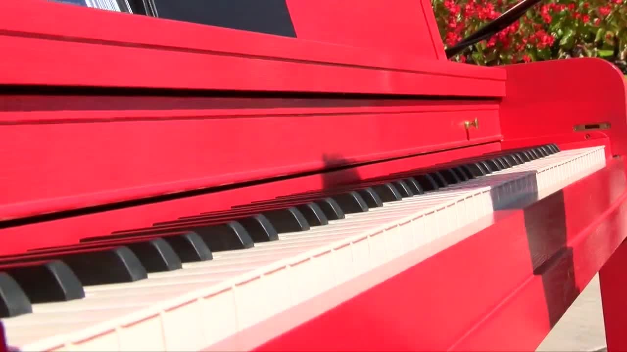 The red piano uniting a small downtown in Wisconsin - YouTube