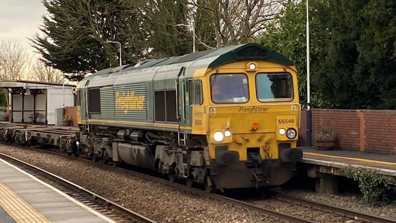 Double ended Freightliner 66548 & 66517 4L87 containers 13:38 3E Lea ...