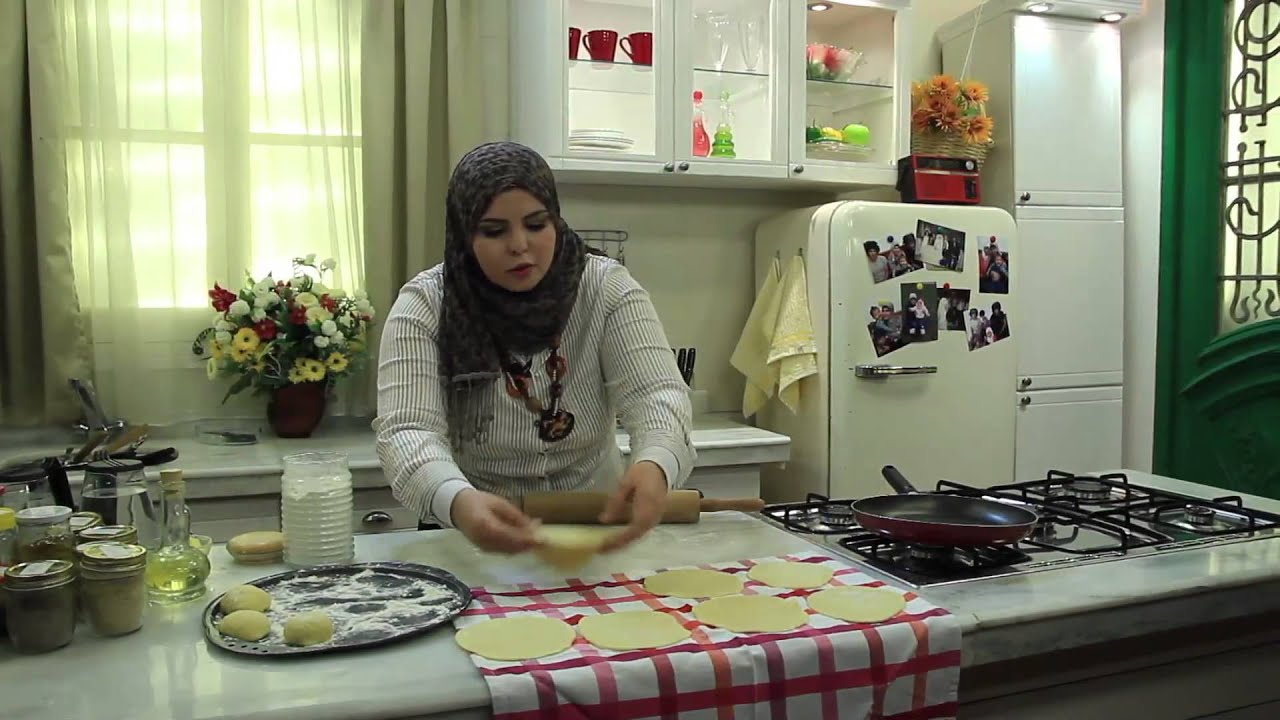 الخبز المقلى - بطاطس بالشاورما | على قد الأيد حلقة كاملة - YouTube