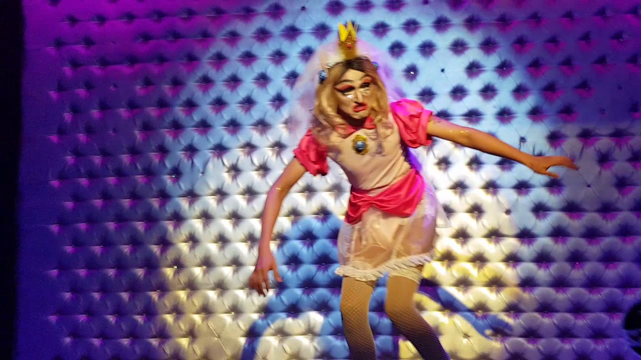 CROSSPLAY DRAG RACE S1 EP1 - RAMONA BLACK - YouTube