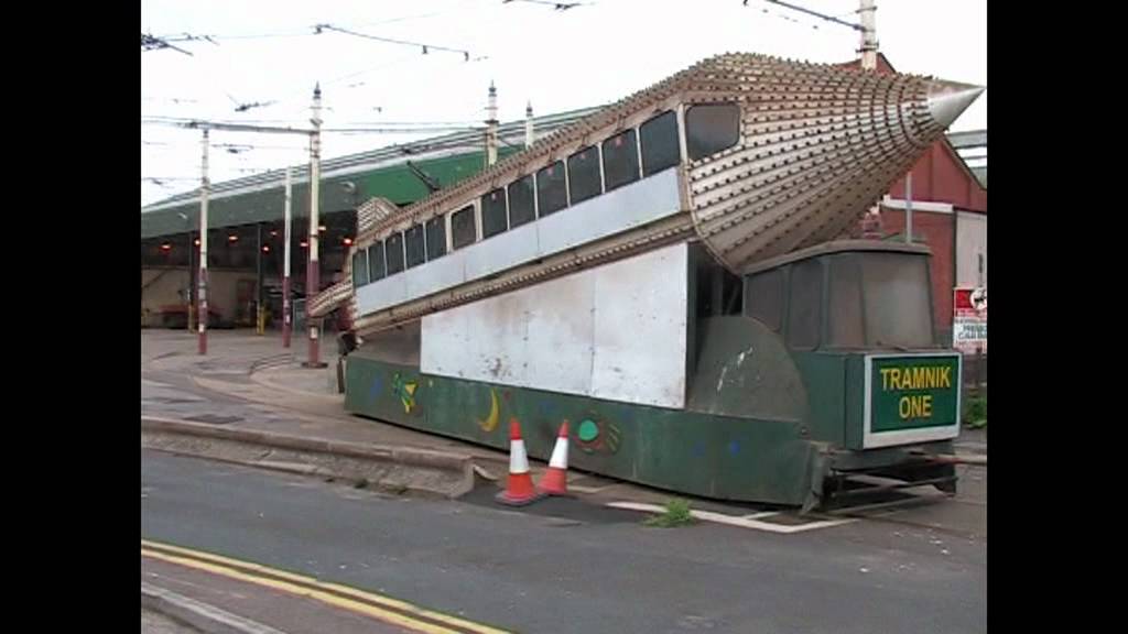 Blackpool Trams - shunting the rocket - YouTube
