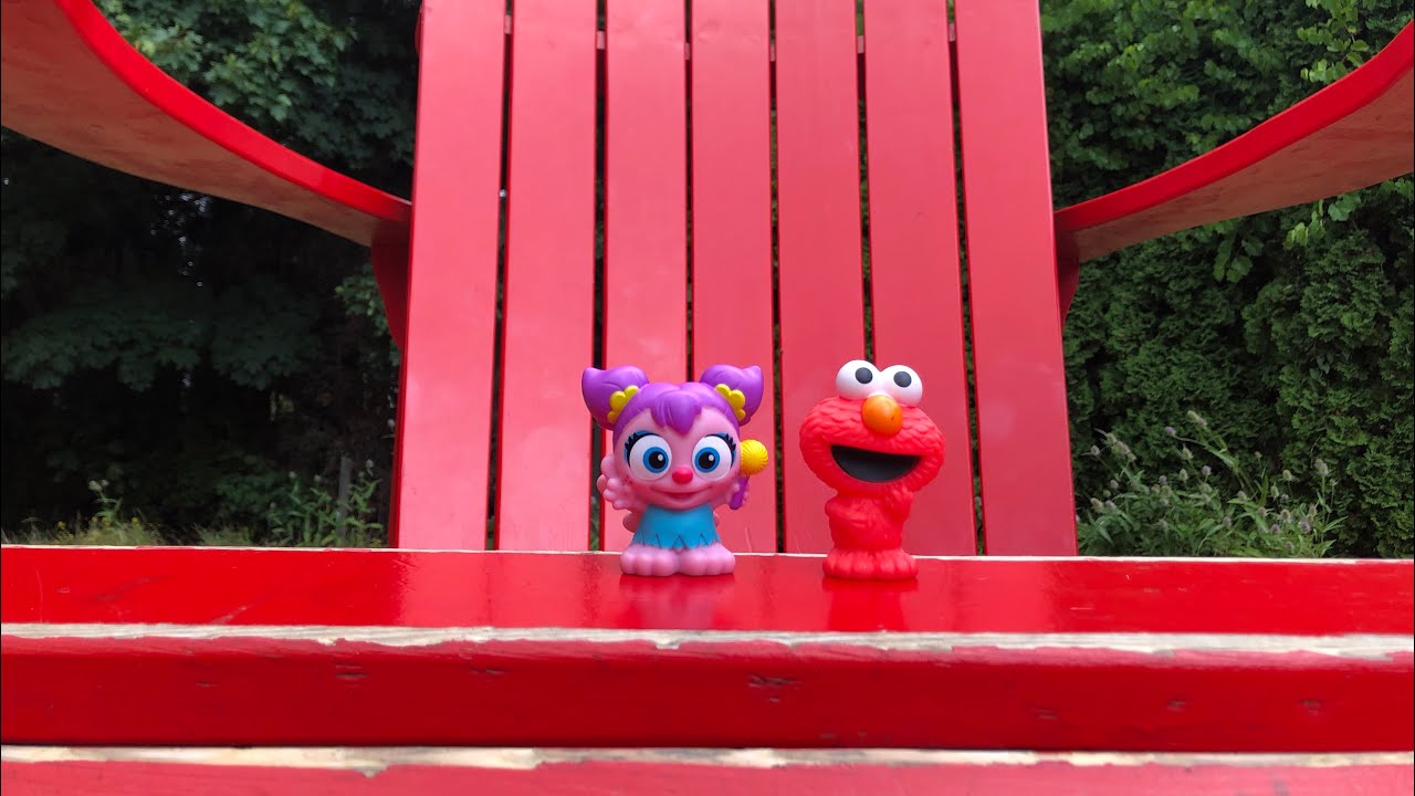 Elmo and Abby GIANT CHAIR and Maze Walk SESAME STREET TOYS - YouTube