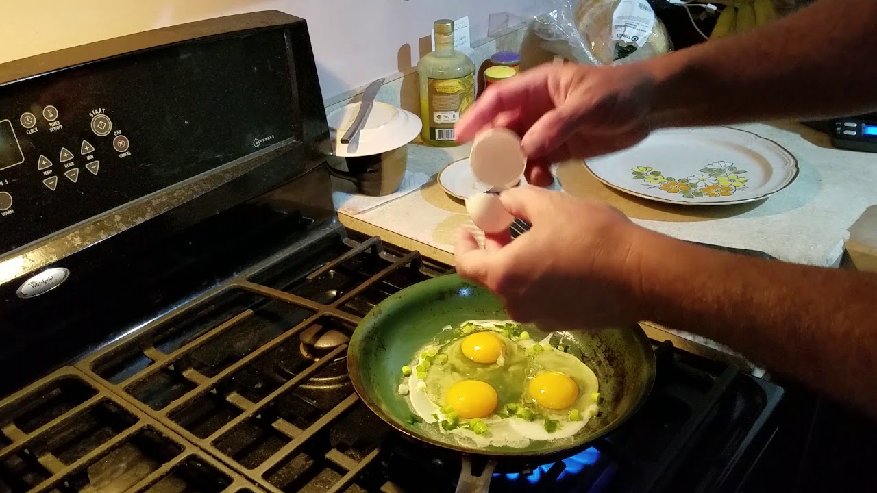 How to ; EASY 5 minute Omelet for beginners - YouTube