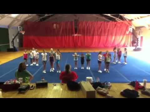 Cheerleading Milford Hawks U10 - YouTube
