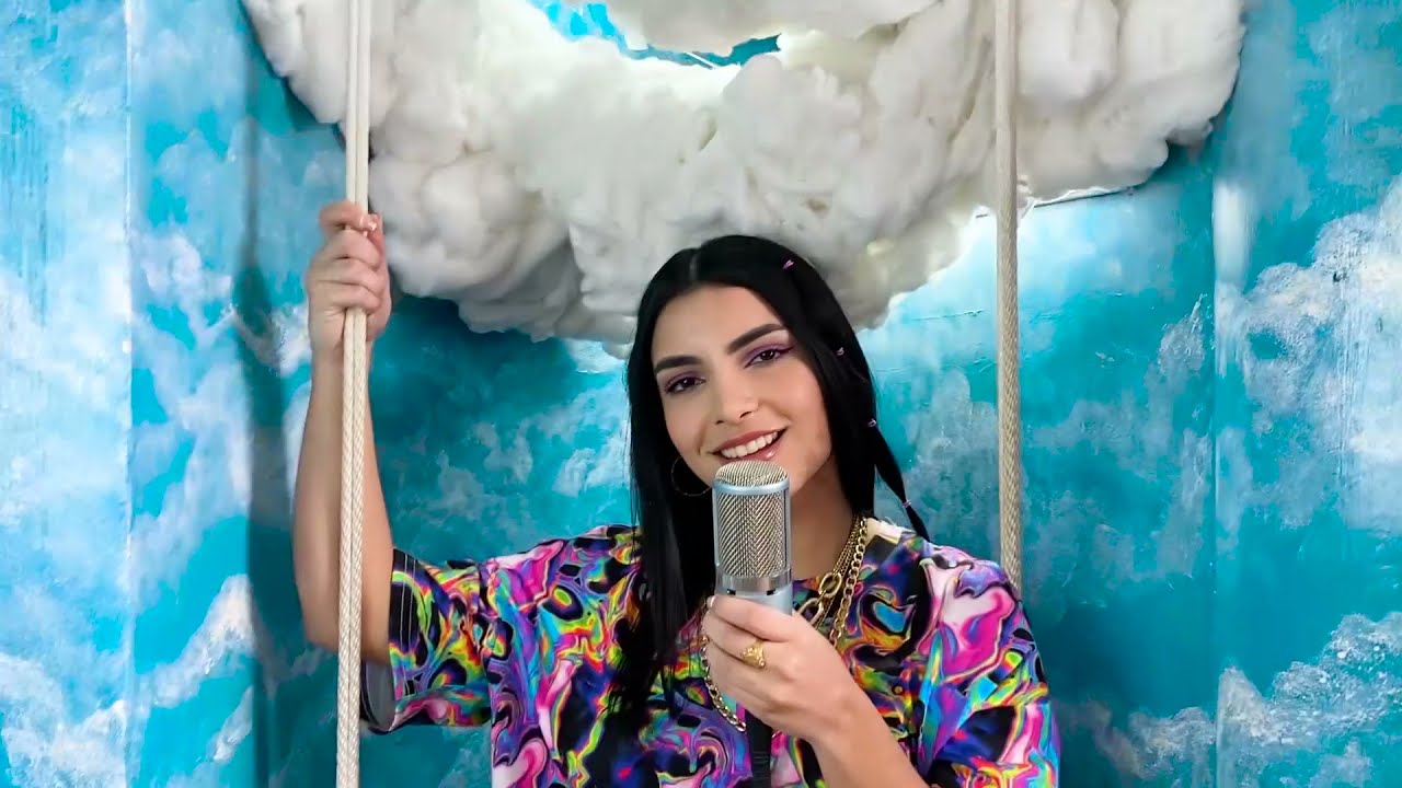 Briella - 12 Uvas 🍇 (Performance Video) - YouTube