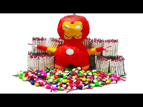 Tronando +1000 Cohetes Y Chispitas en una Piñata De Iron Man Cohetes ...
