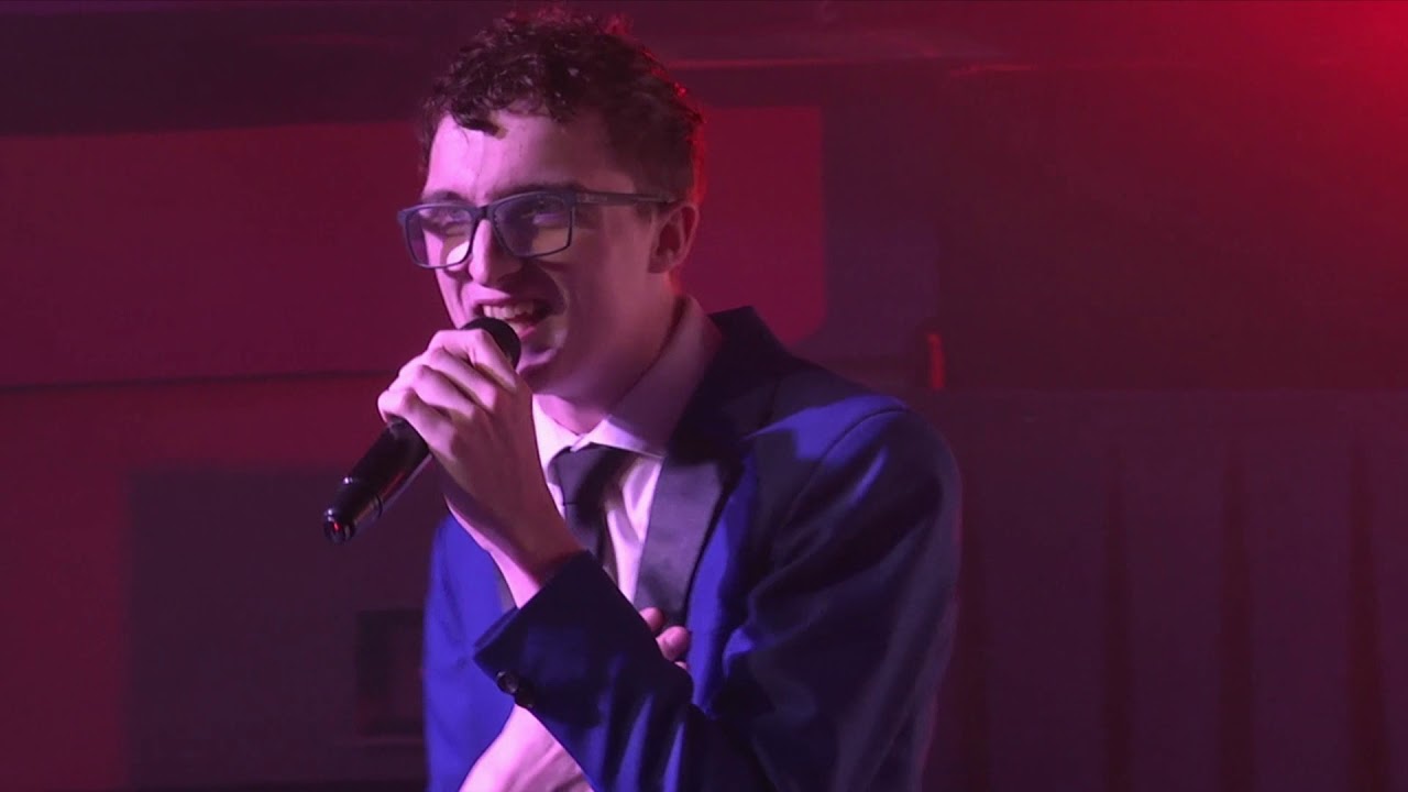 Brogan Collins a Tribute to Buddy Holly - YouTube