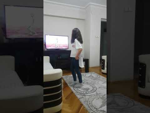 Tuğra ve Eceden Yeşil Uzaylı Dansı
