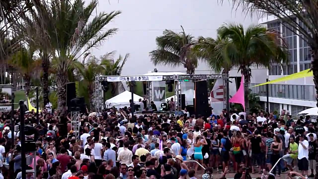 Miami WMC 2010:Circoloco@Eden Roc pool party 26-03-10 dj Francois ...