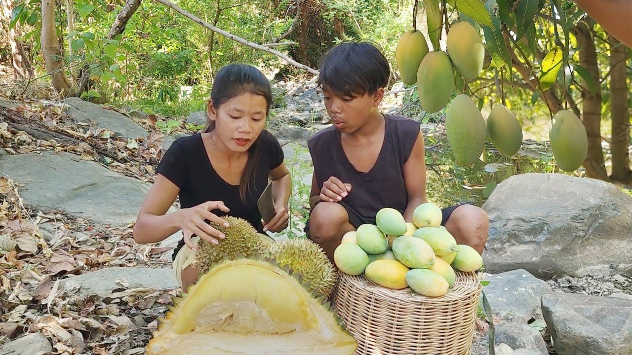Healthy Yummy Ripe mango and Durian delicious with my brother for ...