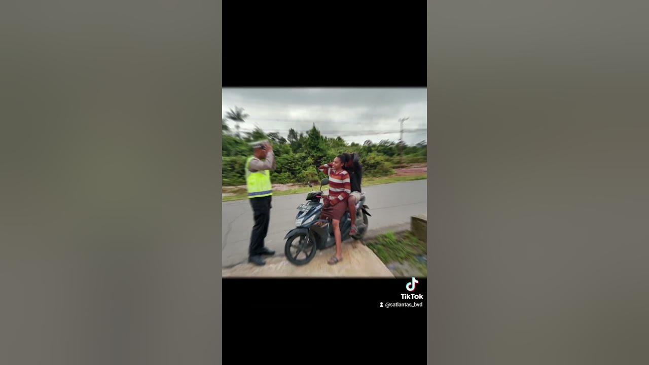 satlantas polres Boven Digoel melaksanakan giat strong point - YouTube