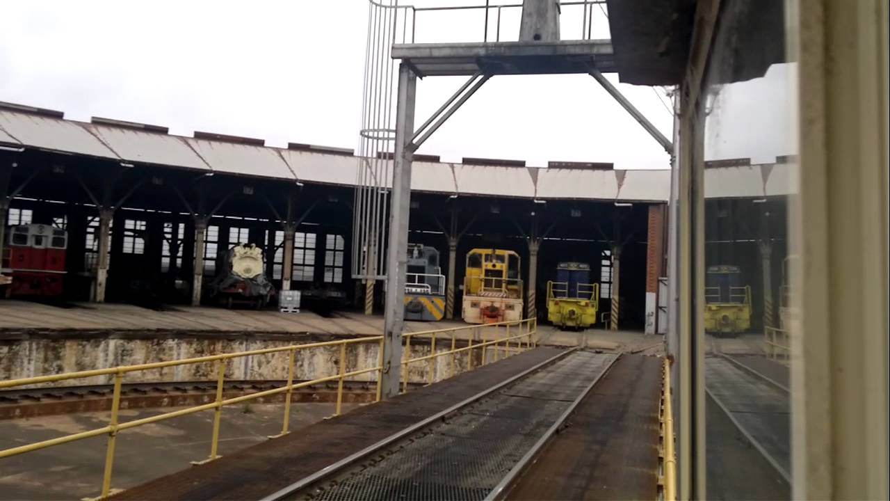 Turntable operation - Junee Railway Workshop - YouTube