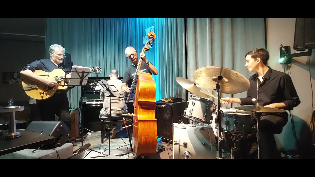 I'll Close my Eyes (Reid/Kaye) - YouTube