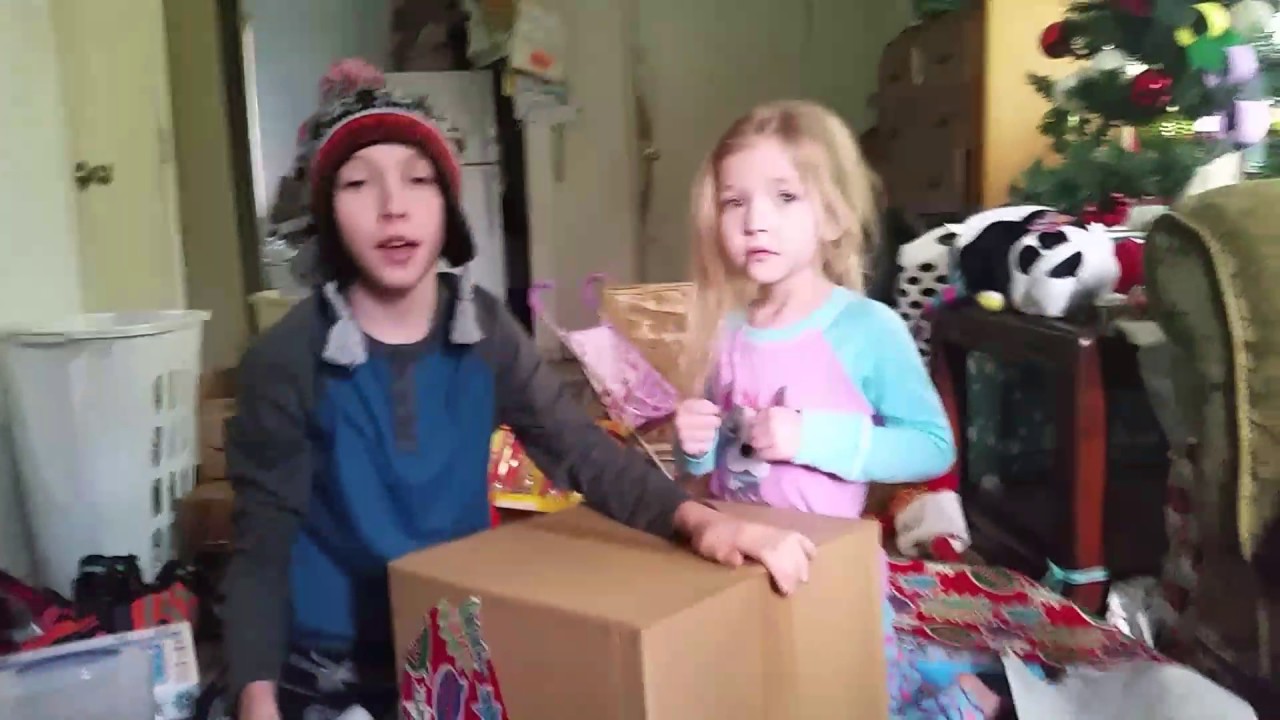 Little girl cries over Christmas present - YouTube