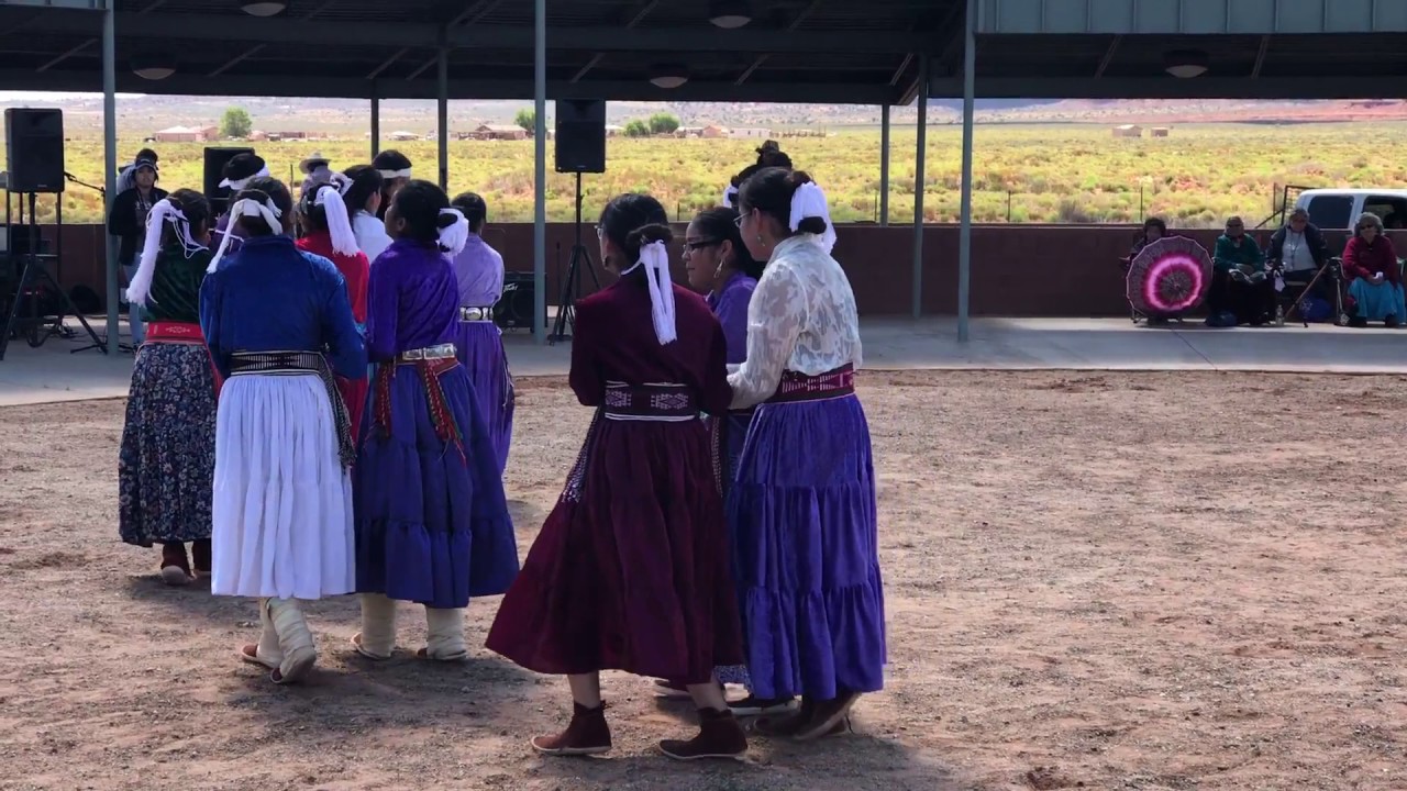 Navajo Round Dance at Elder Fest - Monument Valley - YouTube