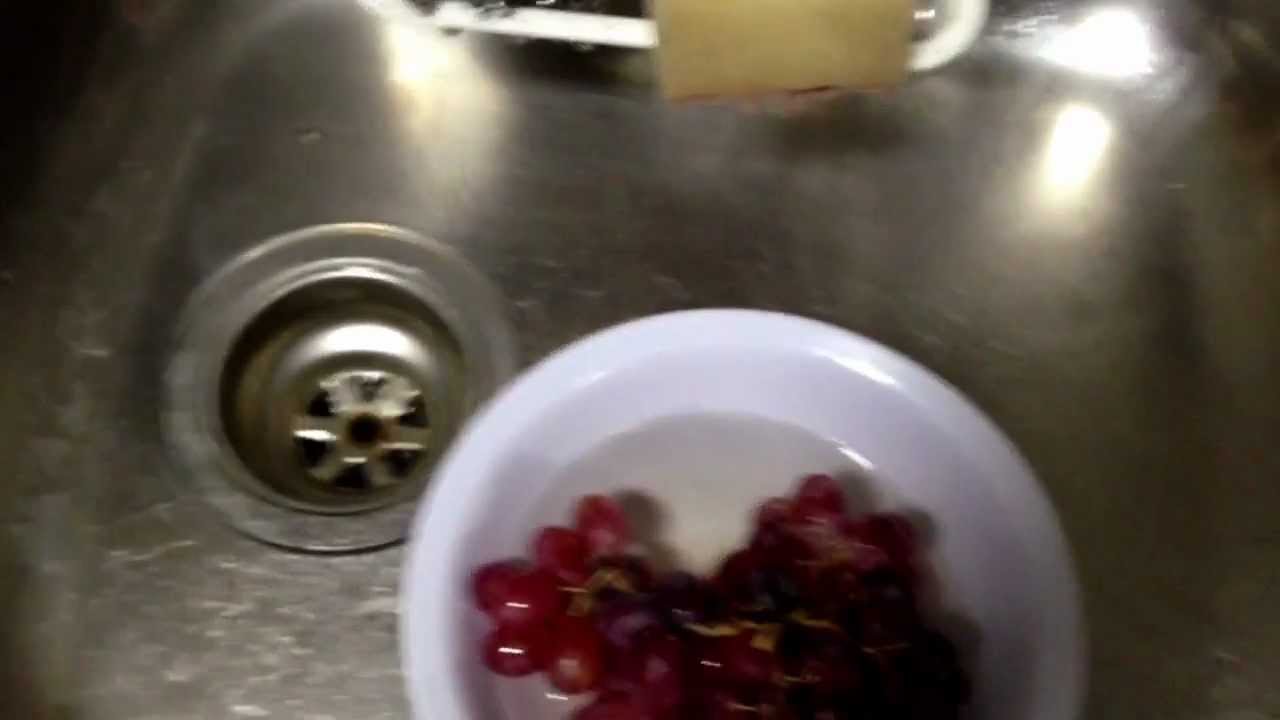 Amway Dish Drop effectively removes wax on grapes - YouTube