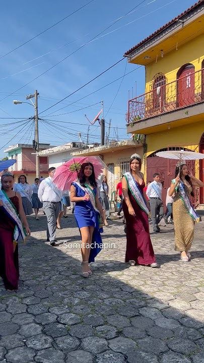 Bellas señoritas en el desfile 15 de septiembre de 2024 en Siquinala ...