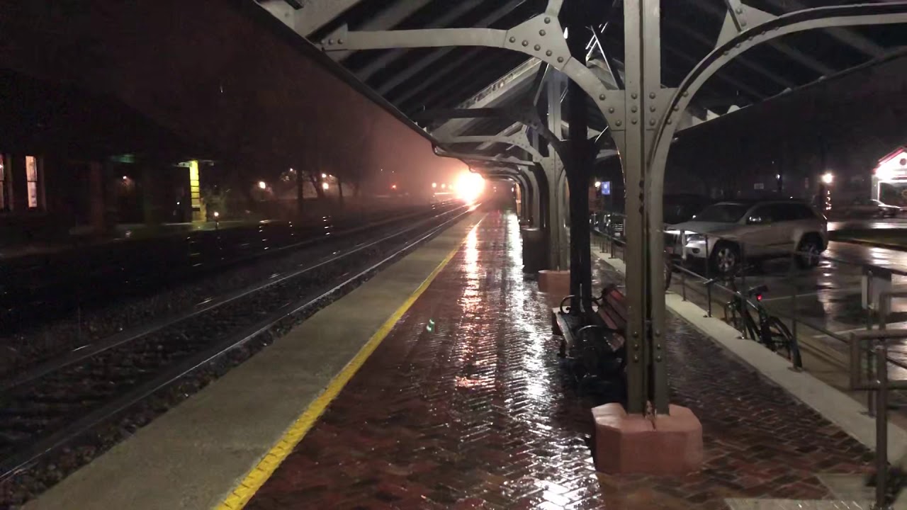 Inbound Metra 213 Arrives and Departs Riverside IL - YouTube