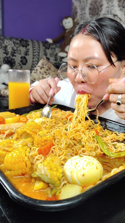 Behind the scenes of Mukbang video #asmr #mukbang #ramen - YouTube