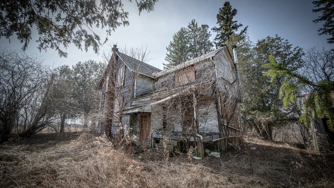 ABANDONED House in the Middle of Nowhere Holds SHOCKING Discovery ...