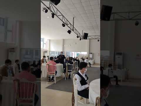 kendi düğünün de kur'an-ı kerim  okuyan damat