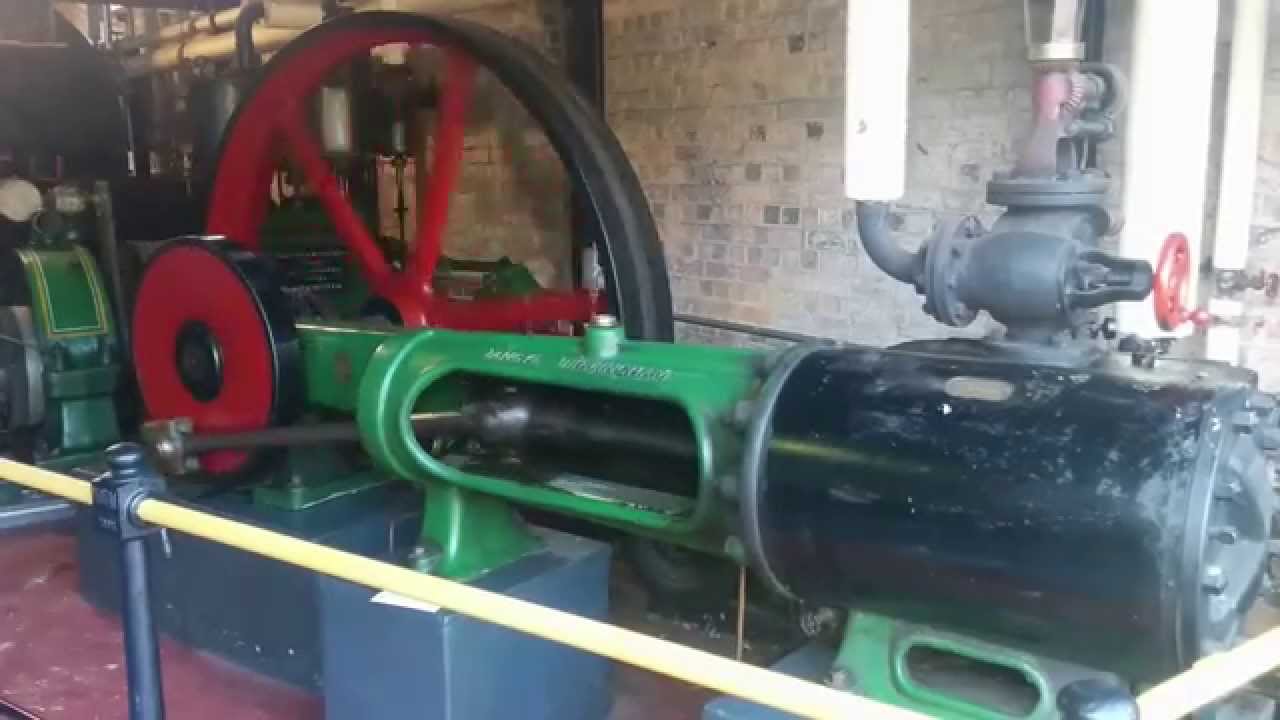 Single-Cylinder Steam Engine at MOTAT - YouTube