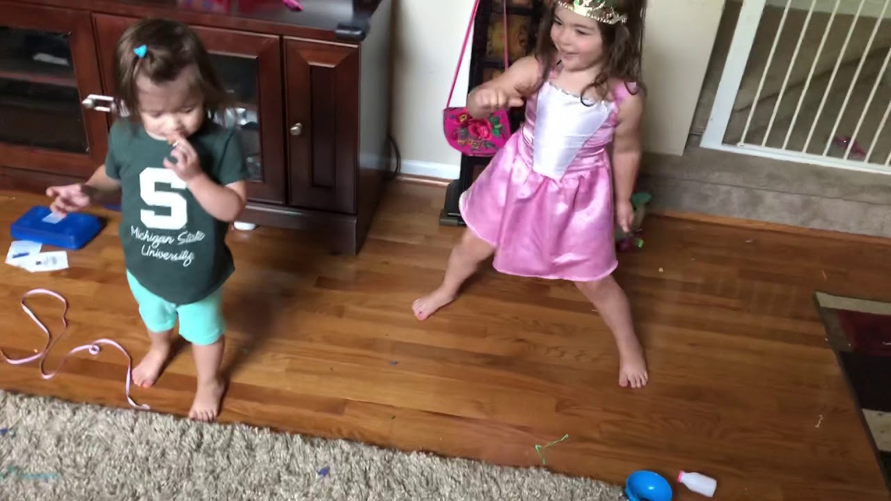 The girls dancing - YouTube