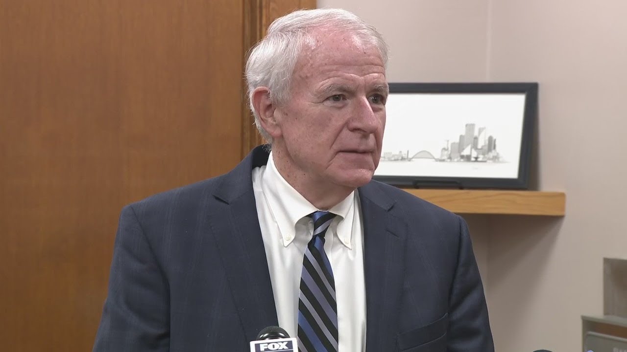Milwaukee Mayor Tom Barrett holds media briefing after Senate ...