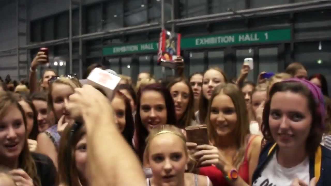 One Direction Fans Crying